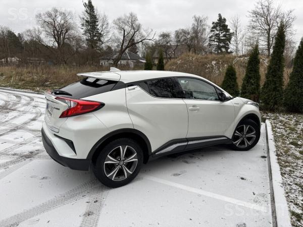 Белый Тойота C-HR 2019 в Рига, объемом двигателя 1.80 л и пробегом 121 тыс. км за 16700 €, фото 7 на AUTOMOTO.COM.LV