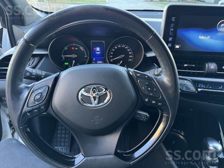 White Toyota C-HR 2019 in Riga, with an engine capacity of 1.80 L and mileage of 121 thousand km for 16700 €, photo 11 on AUTOMOTO.COM.LV