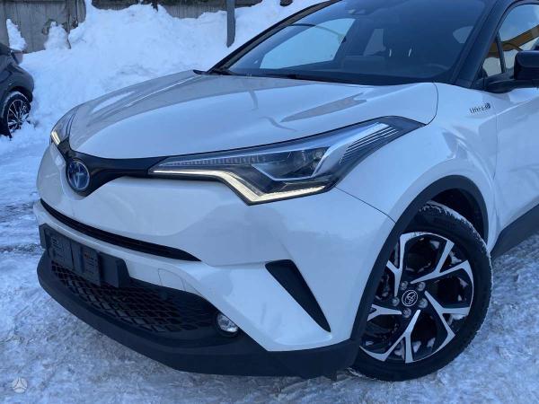 Balts Toyota C-HR 2019 Viļņa, ar dzinēja tilpumu 1.80 L un nobraukumu 124 tūkst. km par 16500 €, foto 3 vietnē AUTOMOTO.COM.LV