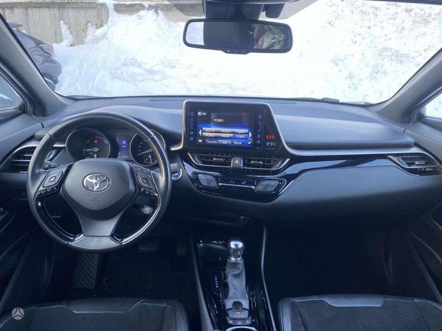 Balts Toyota C-HR 2019 Viļņa, ar dzinēja tilpumu 1.80 L un nobraukumu 124 tūkst. km par 16500 €, foto 17 vietnē AUTOMOTO.COM.LV