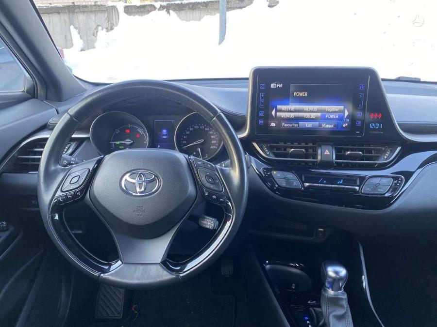 Balts Toyota C-HR 2019 Viļņa, ar dzinēja tilpumu 1.80 L un nobraukumu 124 tūkst. km par 16500 €, foto 18 vietnē AUTOMOTO.COM.LV