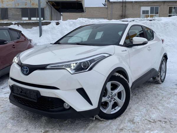 White Toyota C-HR 2019 in Vilnius, with an engine capacity of 1.80 L and mileage of 217 thousand km for 14000 €, photo 2 on AUTOMOTO.COM.LV