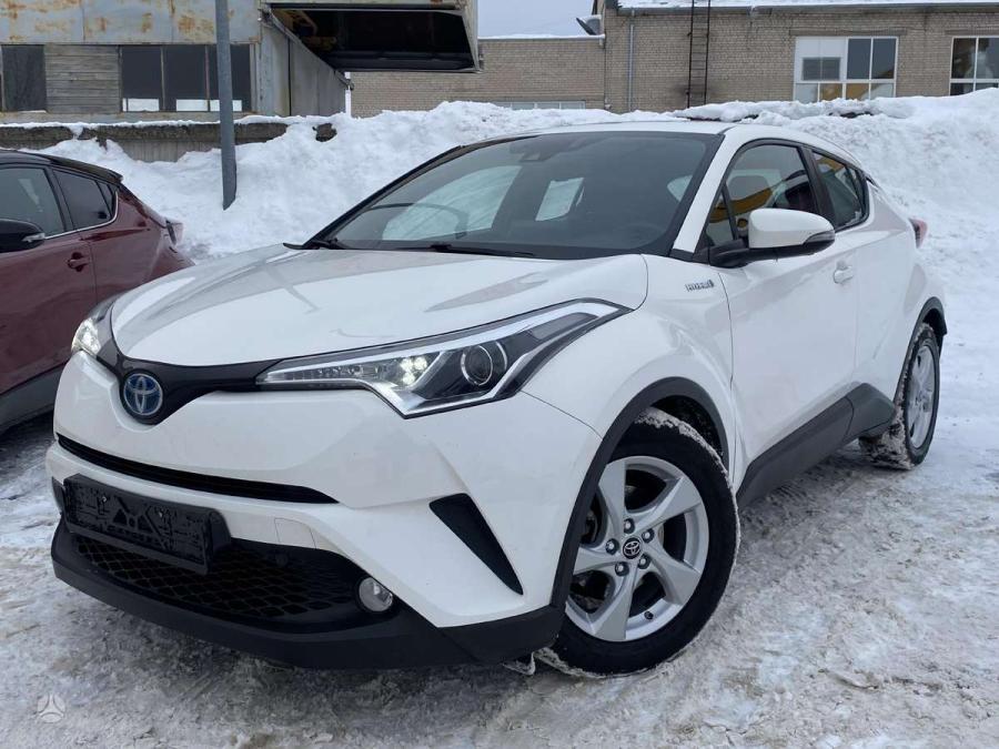 Белый Тойота C-HR 2019 в Вильнюс, объемом двигателя 1.80 л и пробегом 217 тыс. км за 14000 €, фото 2 на AUTOMOTO.COM.LV