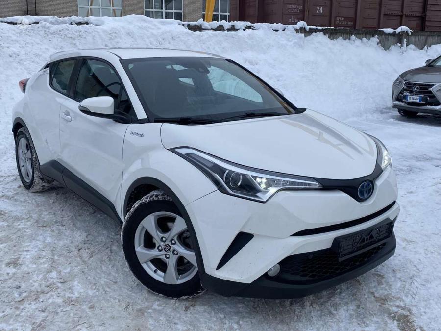 Белый Тойота C-HR 2019 в Вильнюс, объемом двигателя 1.80 л и пробегом 217 тыс. км за 14000 €, фото 6 на AUTOMOTO.COM.LV