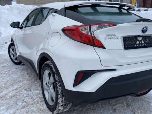 Белый Тойота C-HR 2019 в Вильнюс, объемом двигателя 1.80 л и пробегом 217 тыс. км за 14000 €, фото 14 на AUTOMOTO.COM.LV