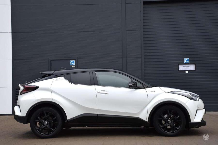 Balts Toyota C-HR 2019 Viļņa, ar dzinēja tilpumu 1.80 L un nobraukumu 94 tūkst. km par 17350 €, foto 23 vietnē AUTOMOTO.COM.LV