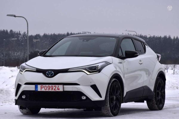 White Toyota C-HR 2019 in Vilnius, with an engine capacity of 1.80 L and mileage of 94 thousand km for 17450 €, photo 1 on AUTOMOTO.COM.LV
