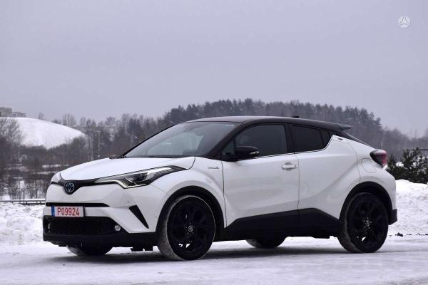 White Toyota C-HR 2019 in Vilnius, with an engine capacity of 1.80 L and mileage of 94 thousand km for 17450 €, photo 2 on AUTOMOTO.COM.LV