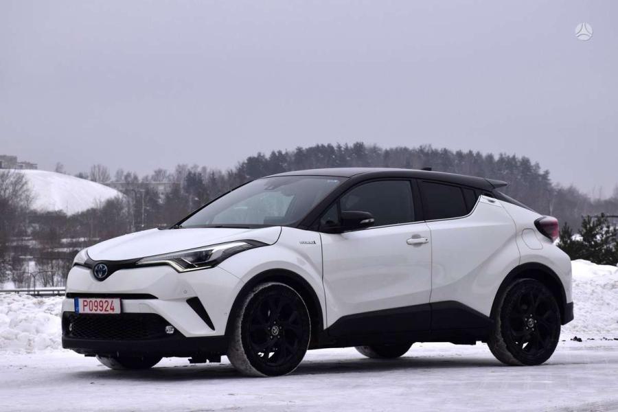 Белый Тойота C-HR 2019 в Вильнюс, объемом двигателя 1.80 л и пробегом 94 тыс. км за 17450 €, фото 2 на AUTOMOTO.COM.LV