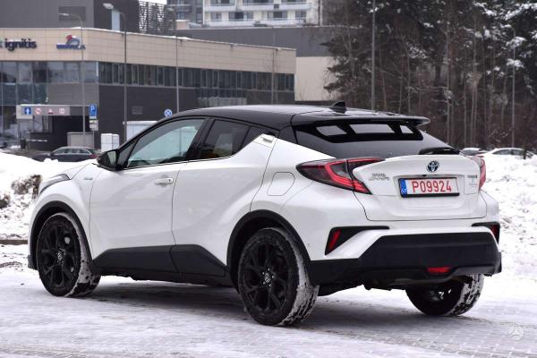White Toyota C-HR 2019 in Vilnius, with an engine capacity of 1.80 L and mileage of 94 thousand km for 17450 €, photo 10 on AUTOMOTO.COM.LV