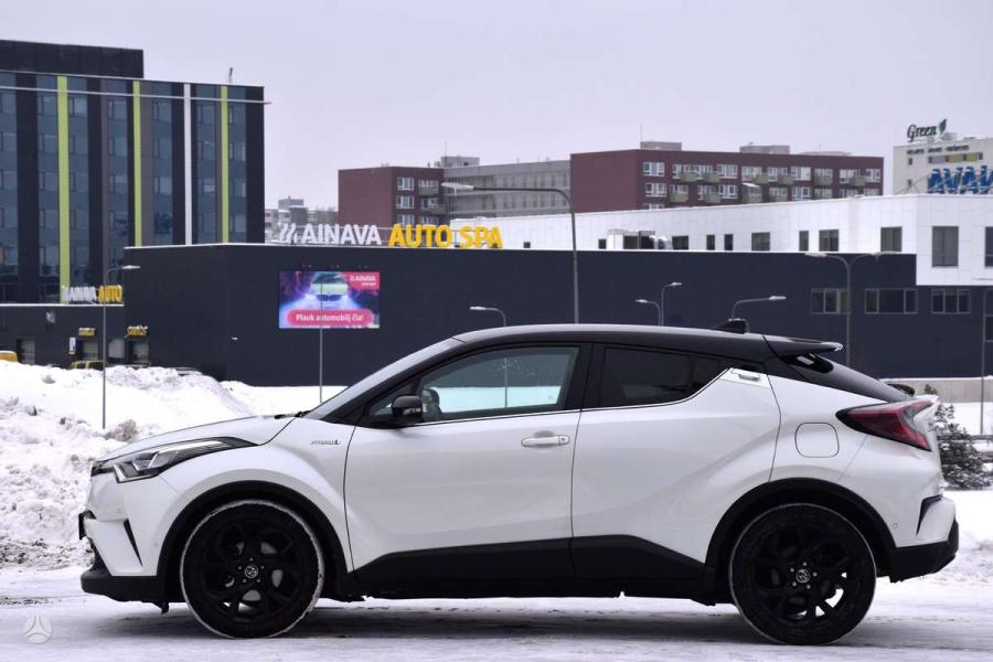 Белый Тойота C-HR 2019 в Вильнюс, объемом двигателя 1.80 л и пробегом 94 тыс. км за 17450 €, фото 12 на AUTOMOTO.COM.LV