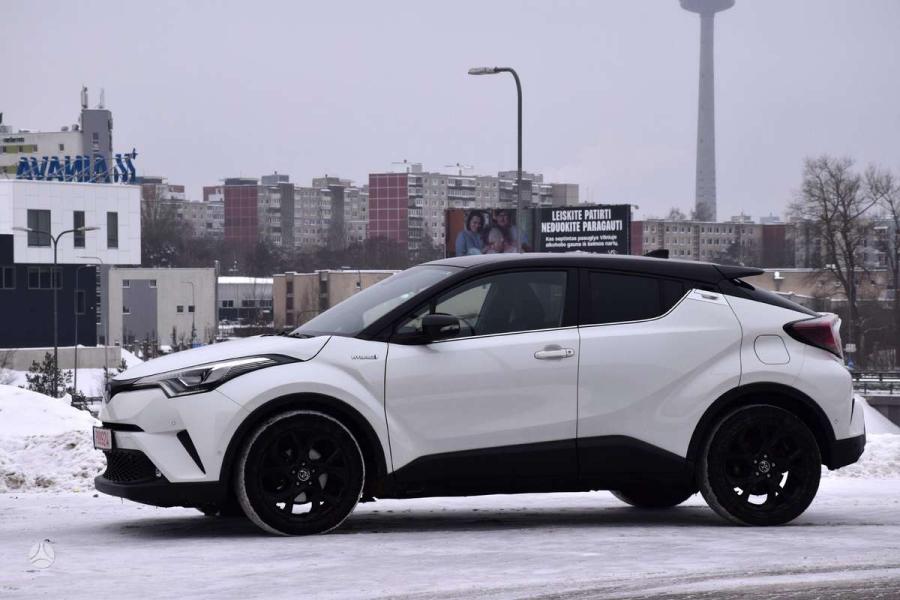 Белый Тойота C-HR 2019 в Вильнюс, объемом двигателя 1.80 л и пробегом 94 тыс. км за 17450 €, фото 16 на AUTOMOTO.COM.LV
