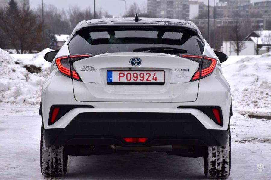 Белый Тойота C-HR 2019 в Вильнюс, объемом двигателя 1.80 л и пробегом 94 тыс. км за 17450 €, фото 18 на AUTOMOTO.COM.LV