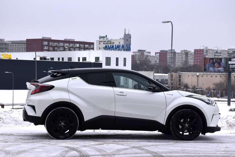 Белый Тойота C-HR 2019 в Вильнюс, объемом двигателя 1.80 л и пробегом 94 тыс. км за 17450 €, фото 30 на AUTOMOTO.COM.LV