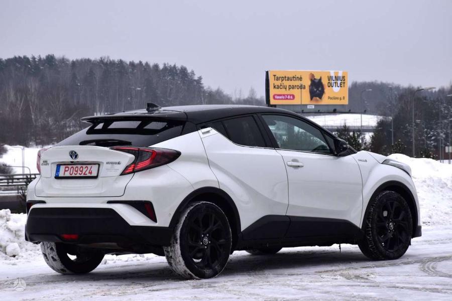 Белый Тойота C-HR 2019 в Вильнюс, объемом двигателя 1.80 л и пробегом 94 тыс. км за 17450 €, фото 31 на AUTOMOTO.COM.LV