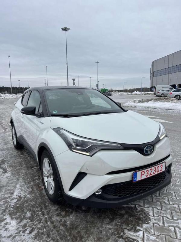 Белый Тойота C-HR 2019 в Вильнюс, объемом двигателя 1.80 л и пробегом 94 тыс. км за 17250 €, фото 1 на AUTOMOTO.COM.LV