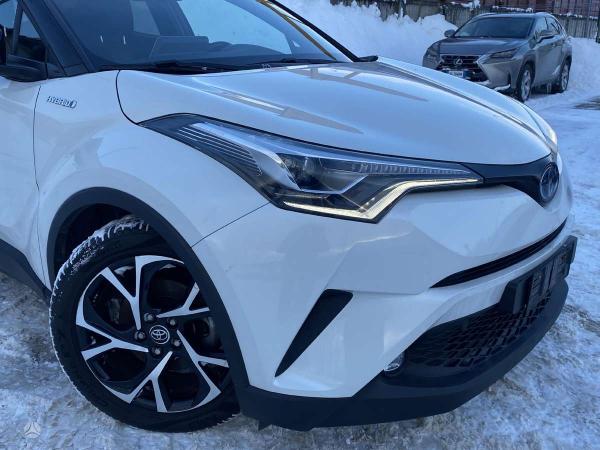 Белый Тойота C-HR 2019 в Вильнюс, объемом двигателя 1.80 л и пробегом 124 тыс. км за 16500 €, фото 2 на AUTOMOTO.COM.LV
