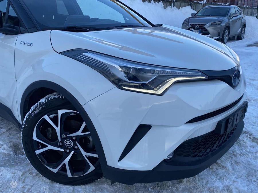 Balts Toyota C-HR 2019 Viļņa, ar dzinēja tilpumu 1.80 L un nobraukumu 124 tūkst. km par 16500 €, foto 2 vietnē AUTOMOTO.COM.LV