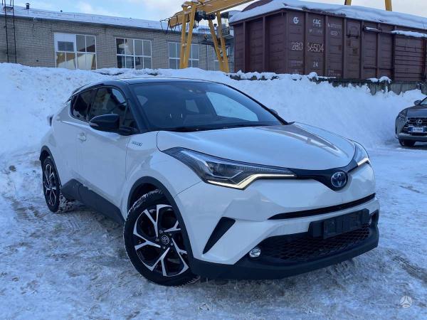 Белый Тойота C-HR 2019 в Вильнюс, объемом двигателя 1.80 л и пробегом 124 тыс. км за 16500 €, фото 3 на AUTOMOTO.COM.LV