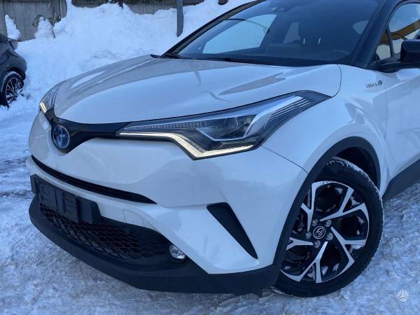 Белый Тойота C-HR 2019 в Вильнюс, объемом двигателя 1.80 л и пробегом 124 тыс. км за 16500 €, фото 6 на AUTOMOTO.COM.LV