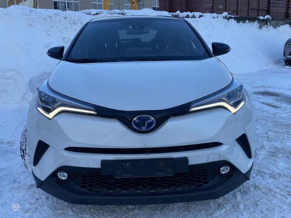 Белый Тойота C-HR 2019 в Вильнюс, объемом двигателя 1.80 л и пробегом 124 тыс. км за 16500 €, фото 7 на AUTOMOTO.COM.LV