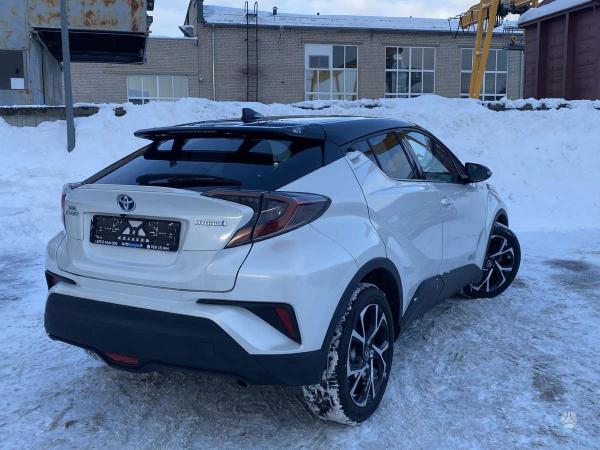 Белый Тойота C-HR 2019 в Вильнюс, объемом двигателя 1.80 л и пробегом 124 тыс. км за 16500 €, фото 8 на AUTOMOTO.COM.LV