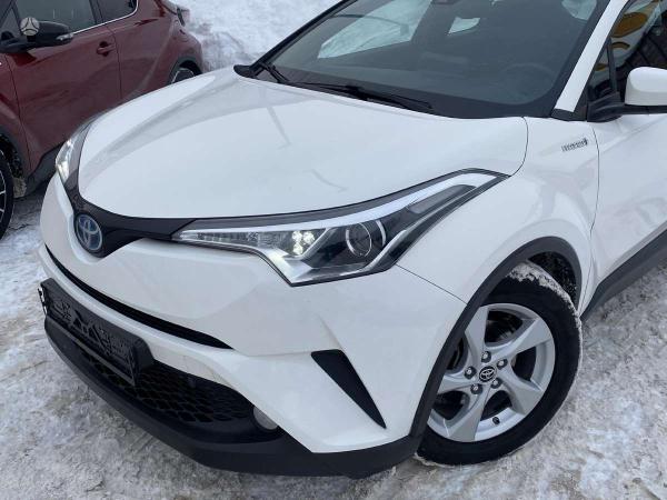Белый Тойота C-HR 2019 в Вильнюс, объемом двигателя 1.80 л и пробегом 217 тыс. км за 13700 €, фото 5 на AUTOMOTO.COM.LV