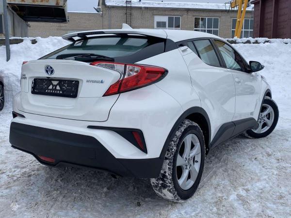 Белый Тойота C-HR 2019 в Вильнюс, объемом двигателя 1.80 л и пробегом 217 тыс. км за 13700 €, фото 9 на AUTOMOTO.COM.LV
