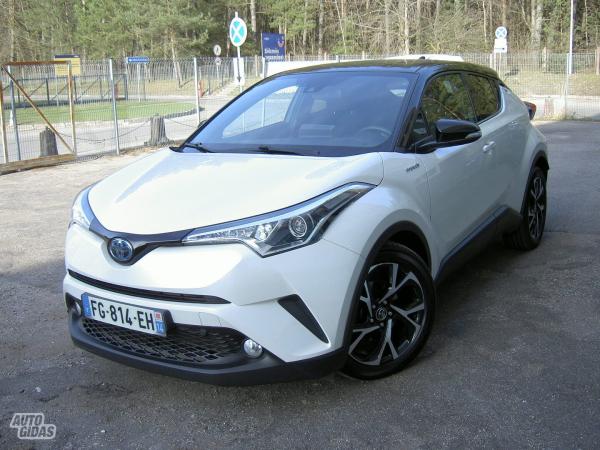 White Toyota C-HR 2019 in Vilnius, with an engine capacity of 1.80 L and mileage of 139 thousand km for 16299 €, photo 1 on AUTOMOTO.COM.LV