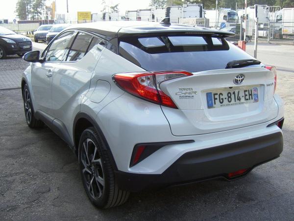 White Toyota C-HR 2019 in Vilnius, with an engine capacity of 1.80 L and mileage of 139 thousand km for 16299 €, photo 2 on AUTOMOTO.COM.LV