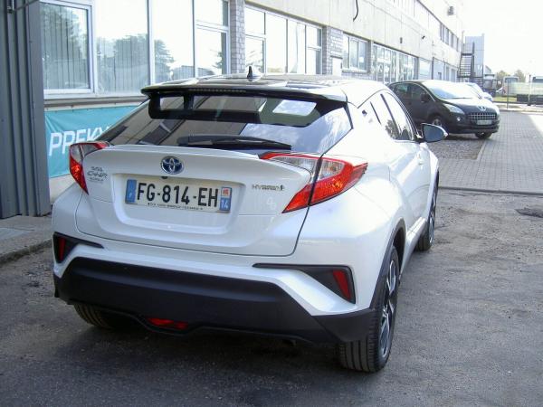 White Toyota C-HR 2019 in Vilnius, with an engine capacity of 1.80 L and mileage of 139 thousand km for 16299 €, photo 7 on AUTOMOTO.COM.LV