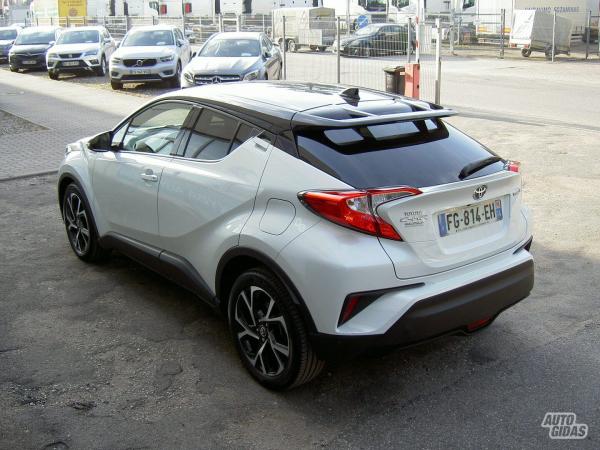 White Toyota C-HR 2019 in Vilnius, with an engine capacity of 1.80 L and mileage of 139 thousand km for 16299 €, photo 8 on AUTOMOTO.COM.LV