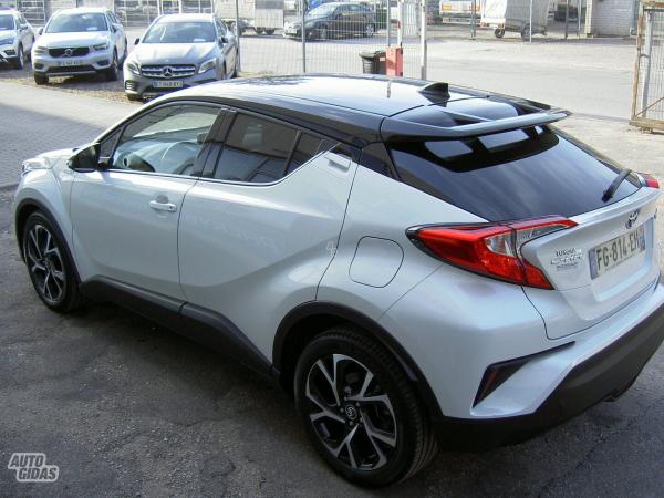 White Toyota C-HR 2019 in Vilnius, with an engine capacity of 1.80 L and mileage of 139 thousand km for 16299 €, photo 10 on AUTOMOTO.COM.LV