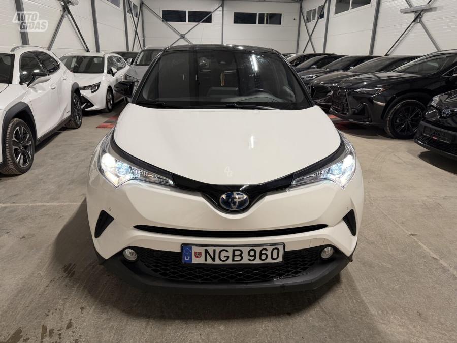Белый Тойота C-HR 2019 в Вильнюс, объемом двигателя 1.80 л и пробегом 91 тыс. км за 16750 €, фото 3 на AUTOMOTO.COM.LV