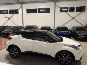 Белый Тойота C-HR 2019 в Вильнюс, объемом двигателя 1.80 л и пробегом 91 тыс. км за 16750 €, фото 7 на AUTOMOTO.COM.LV