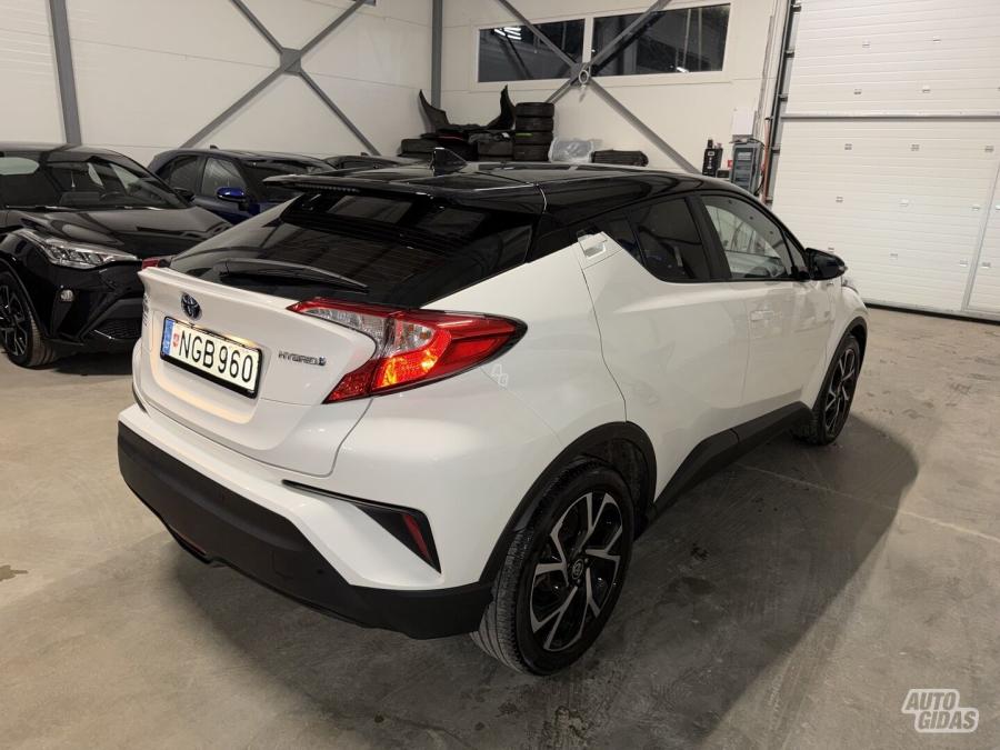 Белый Тойота C-HR 2019 в Вильнюс, объемом двигателя 1.80 л и пробегом 91 тыс. км за 16750 €, фото 9 на AUTOMOTO.COM.LV