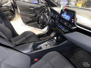 Белый Тойота C-HR 2019 в Вильнюс, объемом двигателя 1.80 л и пробегом 91 тыс. км за 16750 €, фото 21 на AUTOMOTO.COM.LV