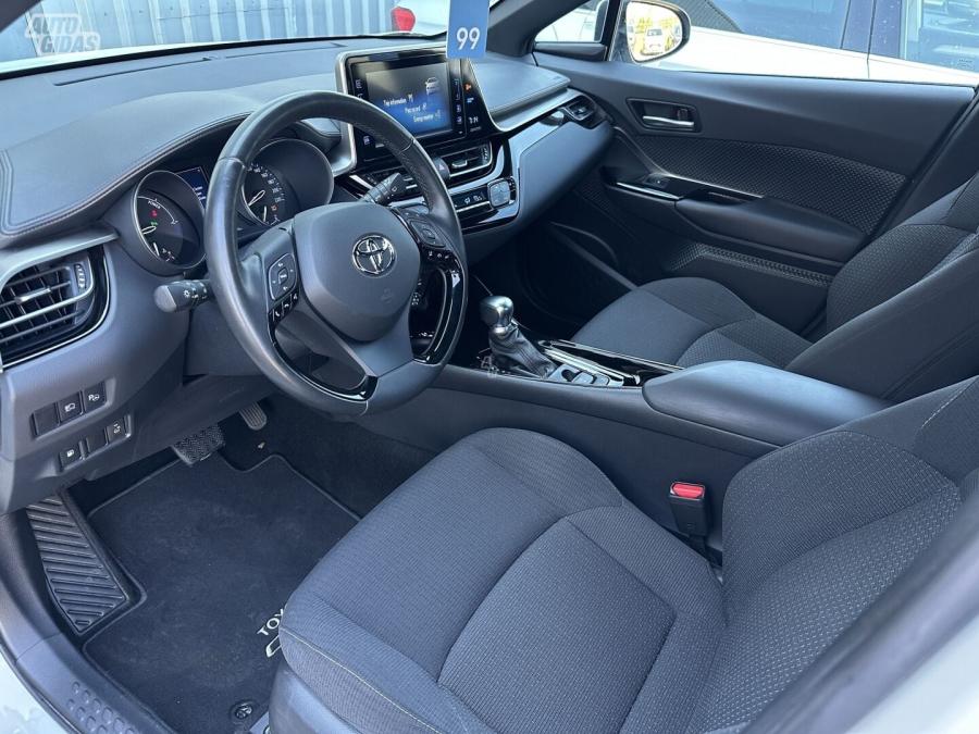 Balts Toyota C-HR 2019 Kauņa, ar dzinēja tilpumu 1.80 L un nobraukumu 96 tūkst. km par 20471 €, foto 10 vietnē AUTOMOTO.COM.LV