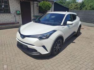 White Toyota C-HR 2019 in Kaunas, with an engine capacity of 1.80 L and mileage of 180 thousand km for 16350 €, photo  on AUTOMOTO.COM.LV