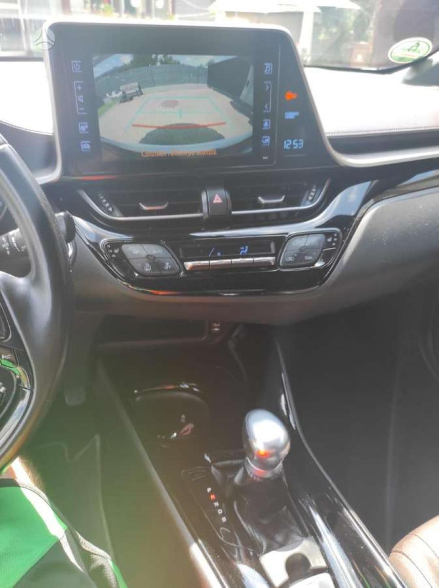 White Toyota C-HR 2019 in Kaunas, with an engine capacity of 1.80 L and mileage of 180 thousand km for 16350 €, photo 10 on AUTOMOTO.COM.LV