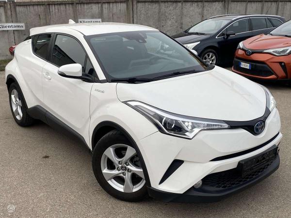 White Toyota C-HR 2019 in Vilnius, with an engine capacity of 1.80 L and mileage of 219 thousand km for 13000 €, photo 1 on AUTOMOTO.COM.LV