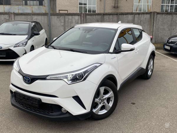 White Toyota C-HR 2019 in Vilnius, with an engine capacity of 1.80 L and mileage of 219 thousand km for 13000 €, photo 3 on AUTOMOTO.COM.LV