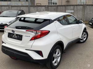 Белый Тойота C-HR 2019 в Вильнюс, объемом двигателя 1.80 л и пробегом 219 тыс. км за 13000 €, фото 8 на AUTOMOTO.COM.LV