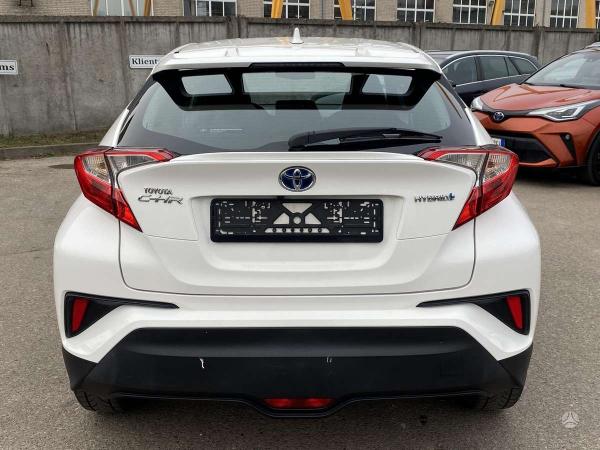 White Toyota C-HR 2019 in Vilnius, with an engine capacity of 1.80 L and mileage of 219 thousand km for 13000 €, photo 9 on AUTOMOTO.COM.LV