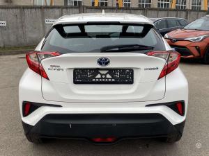 Белый Тойота C-HR 2019 в Вильнюс, объемом двигателя 1.80 л и пробегом 219 тыс. км за 13000 €, фото 10 на AUTOMOTO.COM.LV