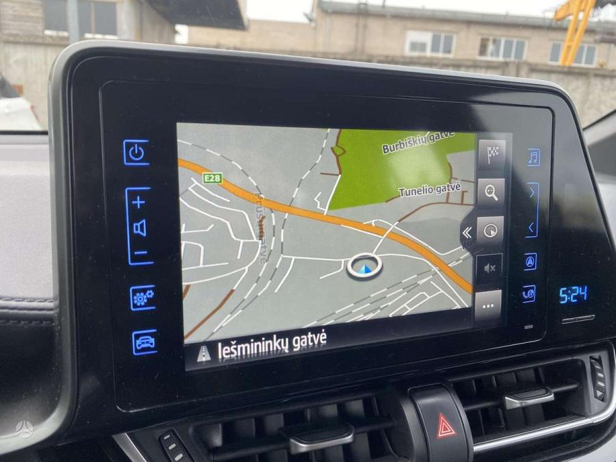 Белый Тойота C-HR 2019 в Вильнюс, объемом двигателя 1.80 л и пробегом 219 тыс. км за 13000 €, фото 23 на AUTOMOTO.COM.LV