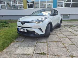 Белый Тойота C-HR 2019 в Рига, объемом двигателя 1.20 л и пробегом 87 тыс. км за 18500 €, фото  на AUTOMOTO.COM.LV