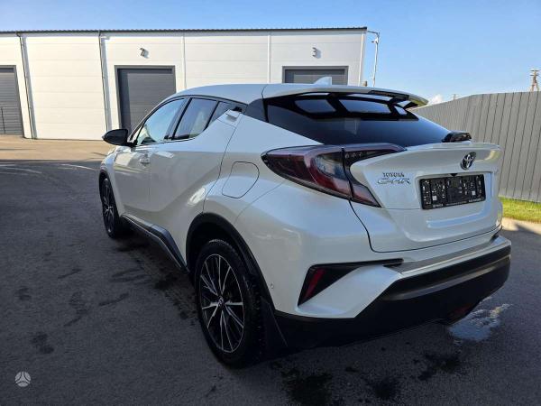 Balts Toyota C-HR 2019 Kretinga, ar dzinēja tilpumu 1.80 L un nobraukumu 261 tūkst. km par 13800 €, foto 2 vietnē AUTOMOTO.COM.LV