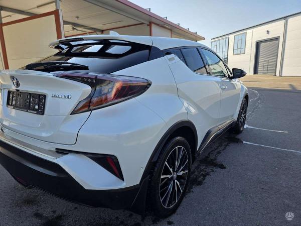 Balts Toyota C-HR 2019 Kretinga, ar dzinēja tilpumu 1.80 L un nobraukumu 261 tūkst. km par 13800 €, foto 4 vietnē AUTOMOTO.COM.LV