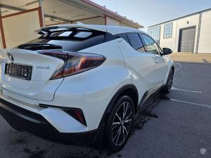 White Toyota C-HR 2019 in Kretinga, with an engine capacity of 1.80 L and mileage of 261 thousand km for 13800 €, photo 5 on AUTOMOTO.COM.LV